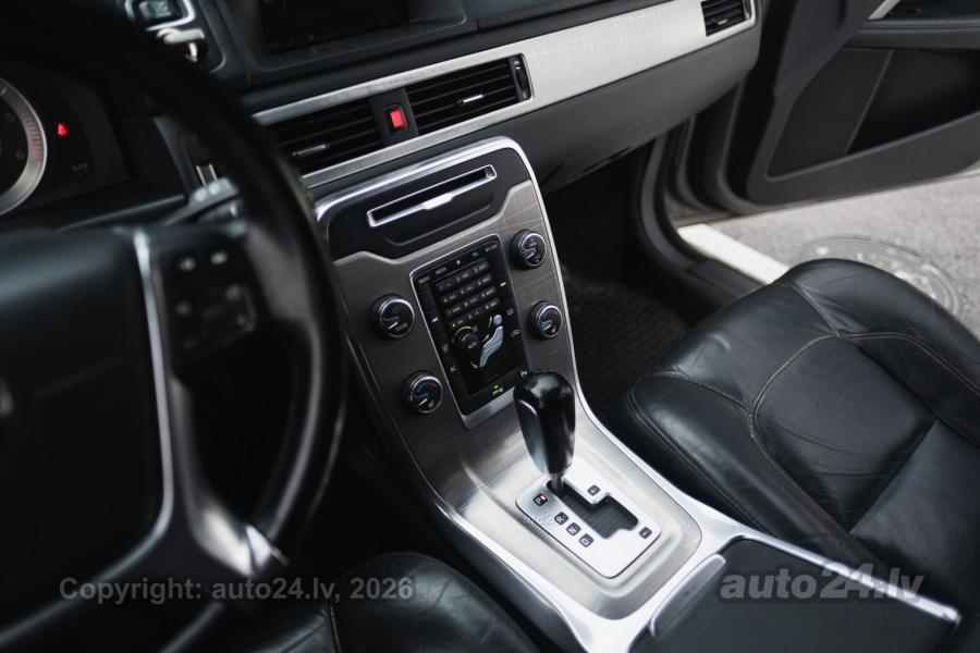 Smilšu krāsa Volvo V70 2013 Tallina, ar dzinēja tilpumu 1.60 L un nobraukumu 284 tūkst. km par 5990 €, foto 16 vietnē AUTOMOTO.COM.LV