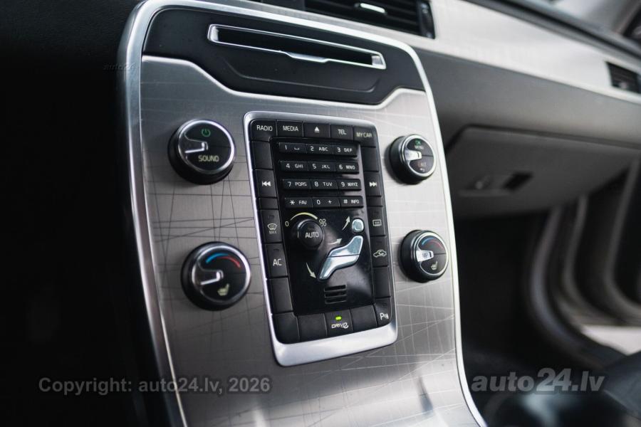 Smilšu krāsa Volvo V70 2013 Tallina, ar dzinēja tilpumu 1.60 L un nobraukumu 284 tūkst. km par 5990 €, foto 17 vietnē AUTOMOTO.COM.LV