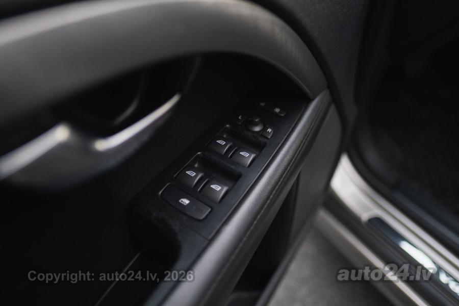 Smilšu krāsa Volvo V70 2013 Tallina, ar dzinēja tilpumu 1.60 L un nobraukumu 284 tūkst. km par 5990 €, foto 23 vietnē AUTOMOTO.COM.LV