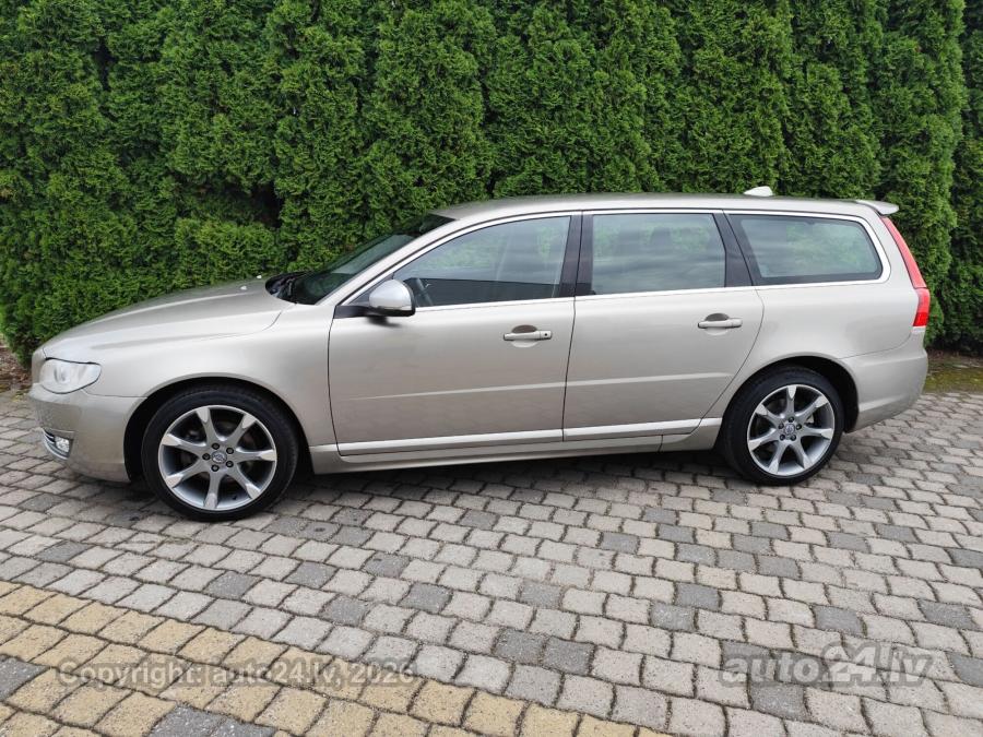 Smilšu krāsa Volvo V70 2015 Paide, ar dzinēja tilpumu 2.00 L un nobraukumu 288 tūkst. km par 7690 €, foto 4 vietnē AUTOMOTO.COM.LV