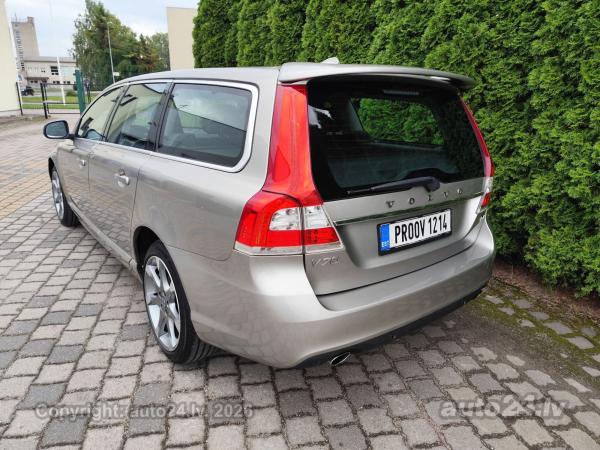Beige Volvo V70 2015 in Paide, with an engine capacity of 2.00 L and mileage of 288 thousand km for 7690 €, photo 5 on AUTOMOTO.COM.LV