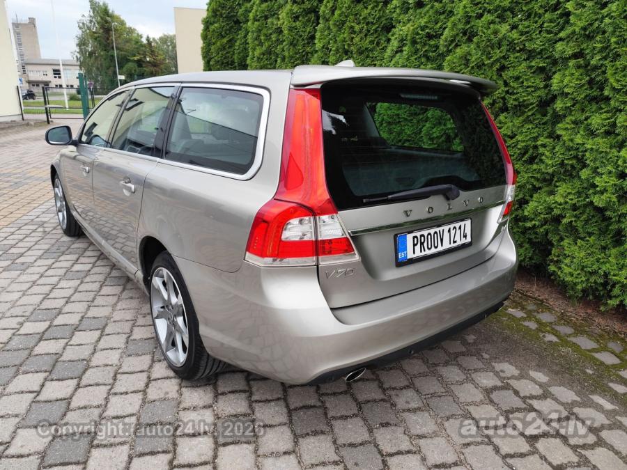 Smilšu krāsa Volvo V70 2015 Paide, ar dzinēja tilpumu 2.00 L un nobraukumu 288 tūkst. km par 7690 €, foto 6 vietnē AUTOMOTO.COM.LV