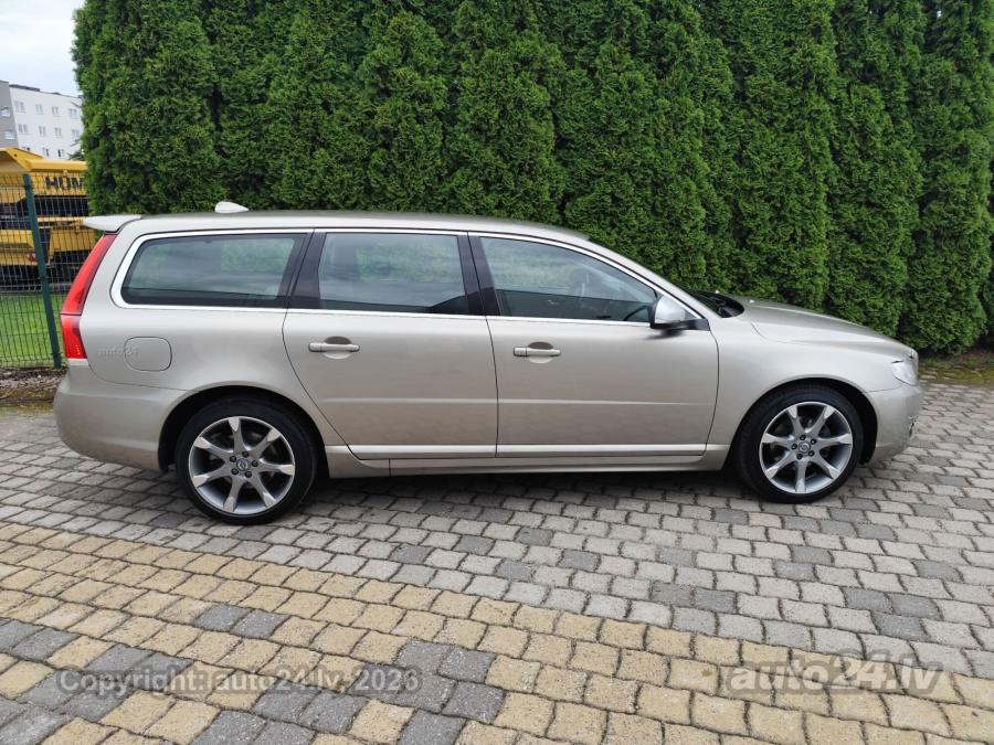 Smilšu krāsa Volvo V70 2015 Paide, ar dzinēja tilpumu 2.00 L un nobraukumu 288 tūkst. km par 7690 €, foto 9 vietnē AUTOMOTO.COM.LV