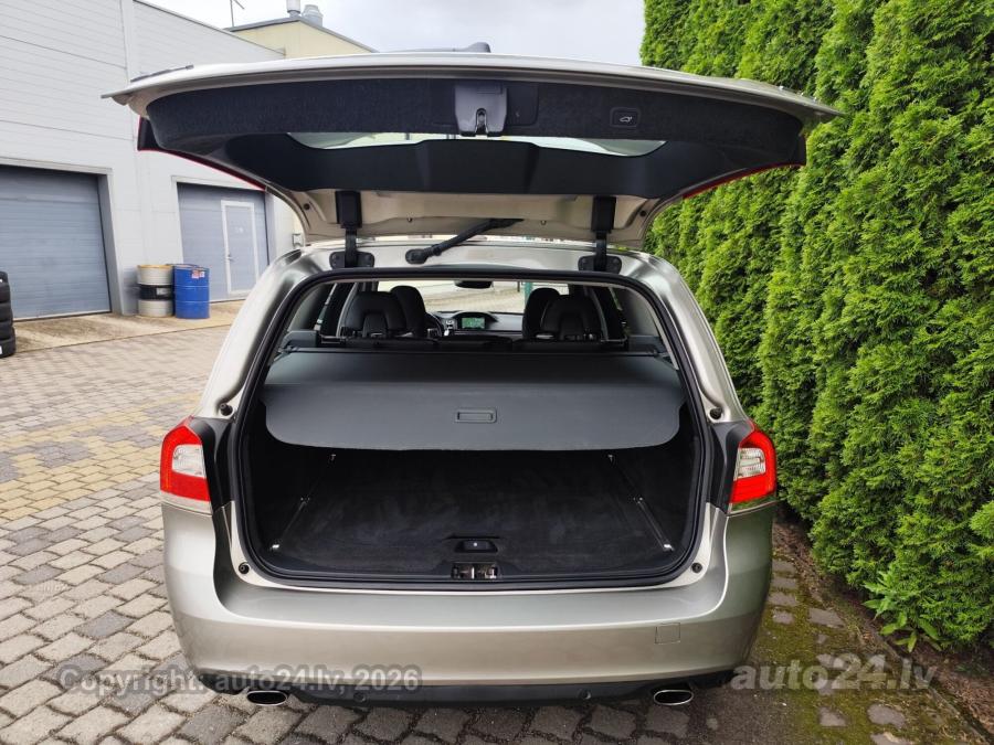 Smilšu krāsa Volvo V70 2015 Paide, ar dzinēja tilpumu 2.00 L un nobraukumu 288 tūkst. km par 7690 €, foto 13 vietnē AUTOMOTO.COM.LV