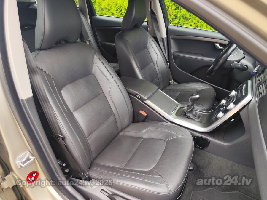 Smilšu krāsa Volvo V70 2015 Paide, ar dzinēja tilpumu 2.00 L un nobraukumu 288 tūkst. km par 7690 €, foto 22 vietnē AUTOMOTO.COM.LV