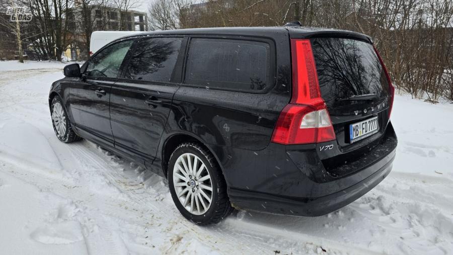 Melns Volvo V70 2007 Viļņa, ar dzinēja tilpumu 2.40 L un nobraukumu 338 tūkst. km par 3599 €, foto 11 vietnē AUTOMOTO.COM.LV