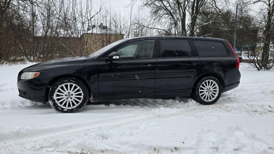 Melns Volvo V70 2007 Viļņa, ar dzinēja tilpumu 2.40 L un nobraukumu 338 tūkst. km par 3599 €, foto 12 vietnē AUTOMOTO.COM.LV