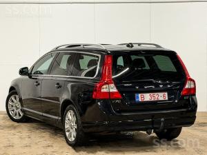 Black Volvo V70 2010 in Jurmala, with an engine capacity of 2.00 L and mileage of 294 thousand km for 6750 €, photo 6 on AUTOMOTO.COM.LV