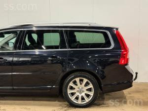 Black Volvo V70 2010 in Jurmala, with an engine capacity of 2.00 L and mileage of 294 thousand km for 6750 €, photo 15 on AUTOMOTO.COM.LV