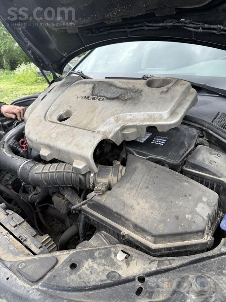 Melns Volvo V70 2007 Cēsis, ar dzinēja tilpumu 2.40 L un nobraukumu 541 tūkst. km par 1500 €, foto 4 vietnē AUTOMOTO.COM.LV