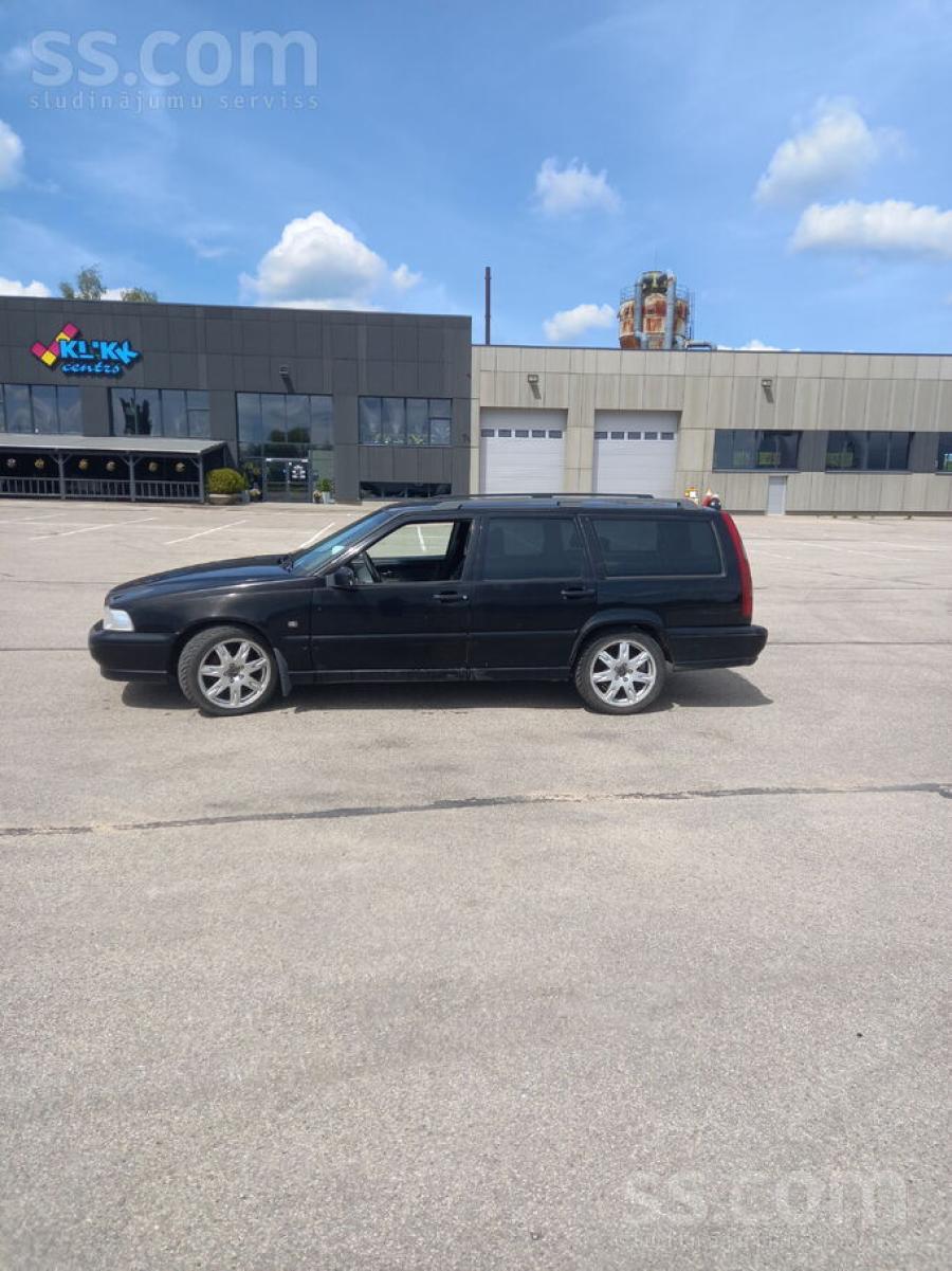 Melns Volvo V70 1999 Cēsis, ar dzinēja tilpumu 2.50 L un nobraukumu 456 tūkst. km par 1200 €, foto 1 vietnē AUTOMOTO.COM.LV