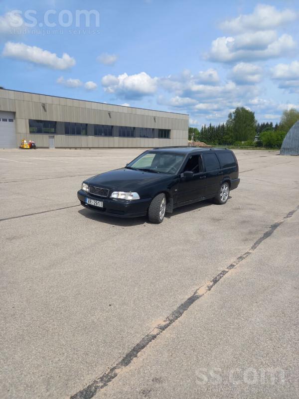 Melns Volvo V70 1999 Cēsis, ar dzinēja tilpumu 2.50 L un nobraukumu 456 tūkst. km par 1200 €, foto 2 vietnē AUTOMOTO.COM.LV