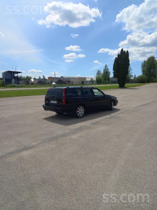 Melns Volvo V70 1999 Cēsis, ar dzinēja tilpumu 2.50 L un nobraukumu 456 tūkst. km par 1200 €, foto 6 vietnē AUTOMOTO.COM.LV