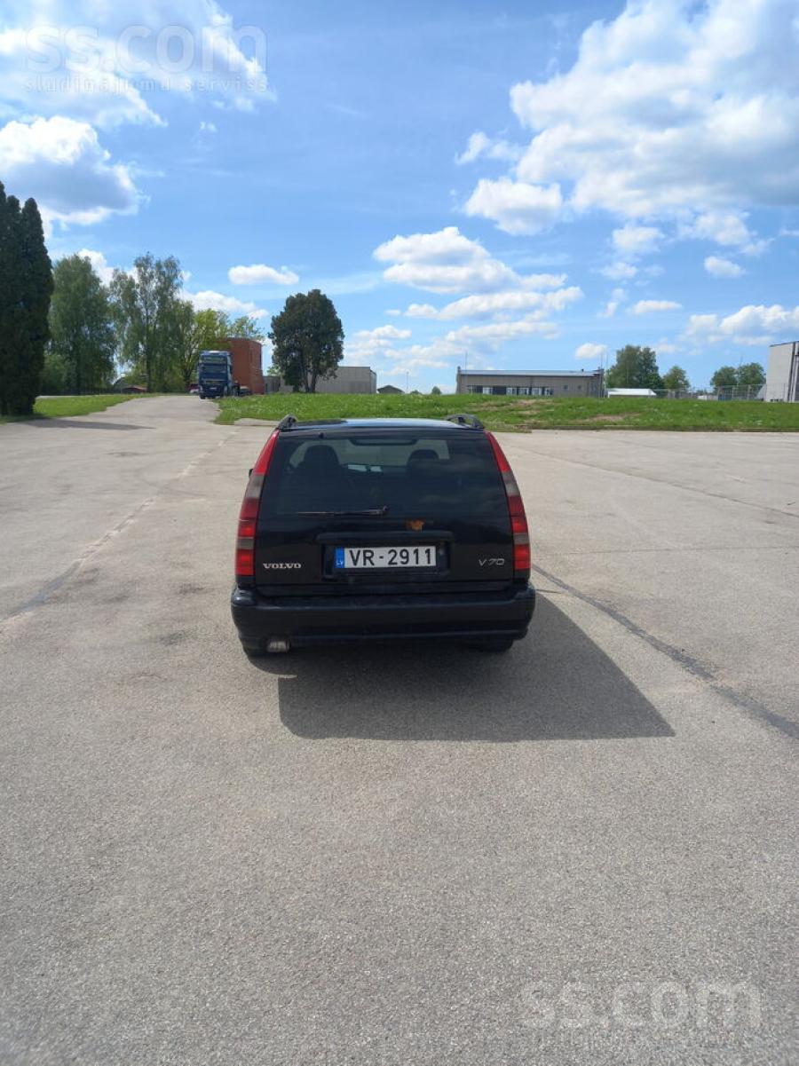 Melns Volvo V70 1999 Cēsis, ar dzinēja tilpumu 2.50 L un nobraukumu 456 tūkst. km par 1200 €, foto 7 vietnē AUTOMOTO.COM.LV