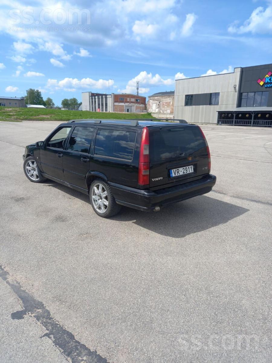Melns Volvo V70 1999 Cēsis, ar dzinēja tilpumu 2.50 L un nobraukumu 456 tūkst. km par 1200 €, foto 8 vietnē AUTOMOTO.COM.LV