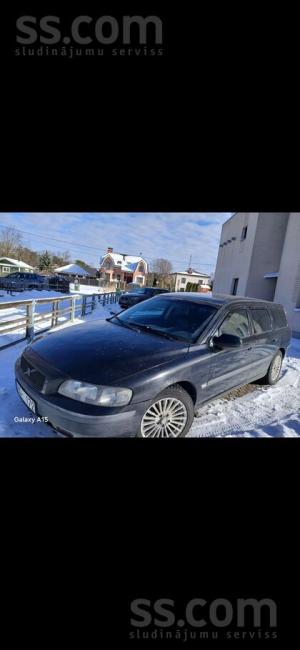 Black Volvo V70 2000 in Riga, with an engine capacity of 2.50 L and mileage of 0 thousand km for 1300 €, photo 3 on AUTOMOTO.COM.LV