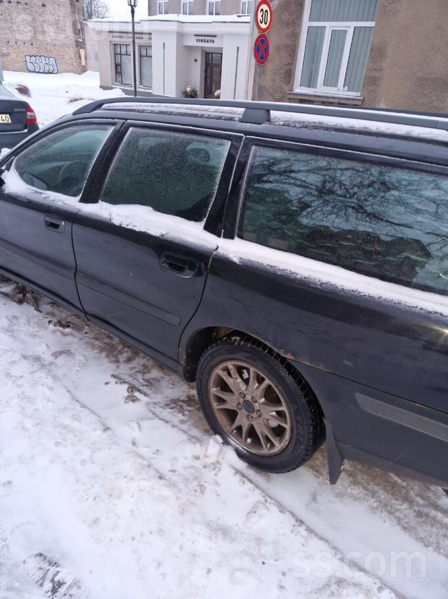 Melns Volvo V70 2000 Ventspils, ar dzinēja tilpumu 2.50 L un nobraukumu 425 tūkst. km par 350 €, foto 2 vietnē AUTOMOTO.COM.LV