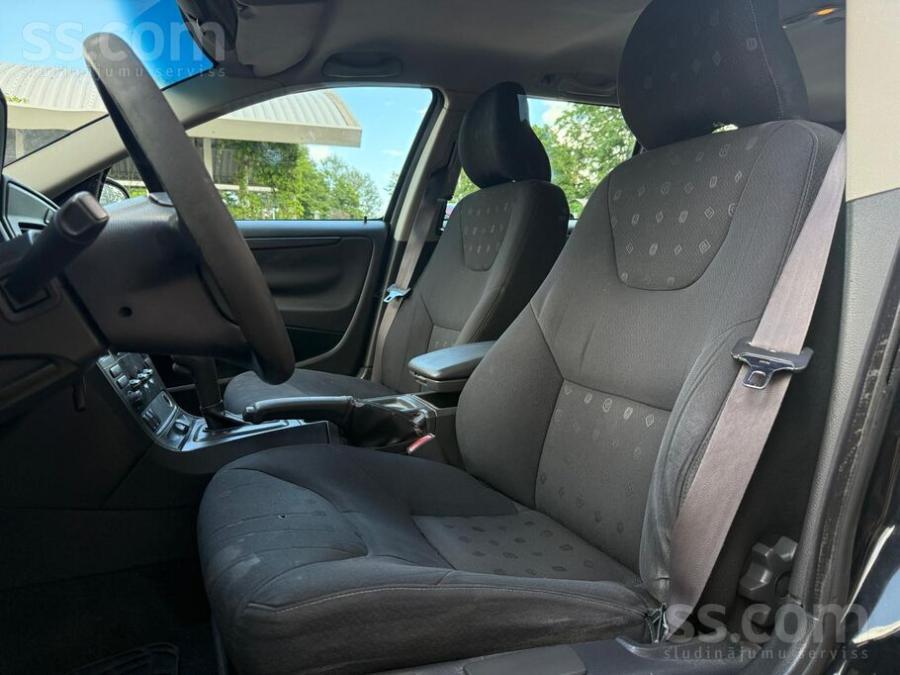 Melns Volvo V70 2001 Rīga, ar dzinēja tilpumu 2.40 L un nobraukumu 0 tūkst. km par 3200 €, foto 4 vietnē AUTOMOTO.COM.LV