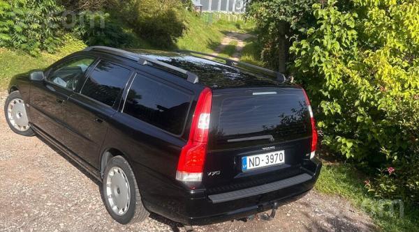Melns Volvo V70 2004 Tukums, ar dzinēja tilpumu 2.40 L un nobraukumu 405 tūkst. km par 2399 €, foto 3 vietnē AUTOMOTO.COM.LV
