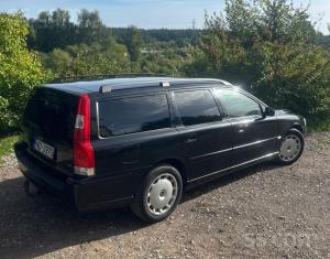 Melns Volvo V70 2004 Tukums, ar dzinēja tilpumu 2.40 L un nobraukumu 405 tūkst. km par 2399 €, foto 5 vietnē AUTOMOTO.COM.LV