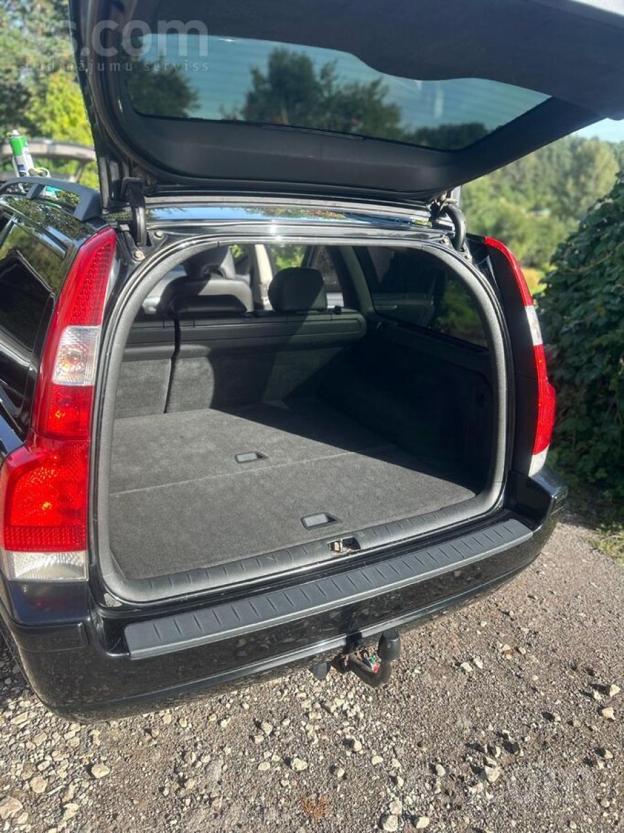 Melns Volvo V70 2004 Tukums, ar dzinēja tilpumu 2.40 L un nobraukumu 405 tūkst. km par 2399 €, foto 7 vietnē AUTOMOTO.COM.LV
