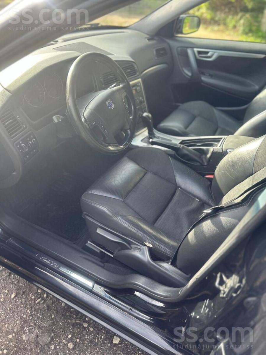 Melns Volvo V70 2004 Tukums, ar dzinēja tilpumu 2.40 L un nobraukumu 405 tūkst. km par 2399 €, foto 8 vietnē AUTOMOTO.COM.LV