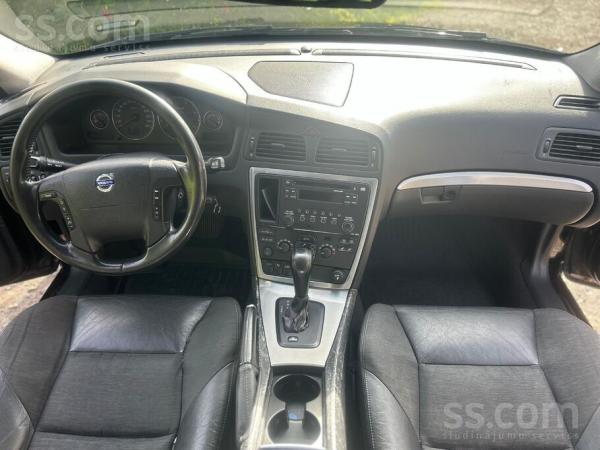 Melns Volvo V70 2004 Tukums, ar dzinēja tilpumu 2.40 L un nobraukumu 405 tūkst. km par 2399 €, foto 9 vietnē AUTOMOTO.COM.LV