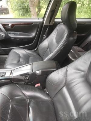 Black Volvo V70 2005 in Riga, with an engine capacity of 2.40 L and mileage of 39 thousand km for 1100 €, photo 5 on AUTOMOTO.COM.LV
