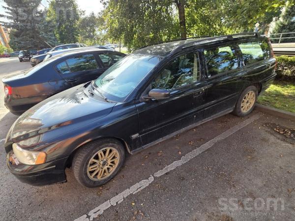 Melns Volvo V70 2006 Ogre, ar dzinēja tilpumu 2.40 L un nobraukumu 400 tūkst. km par 1250 €, foto 1 vietnē AUTOMOTO.COM.LV
