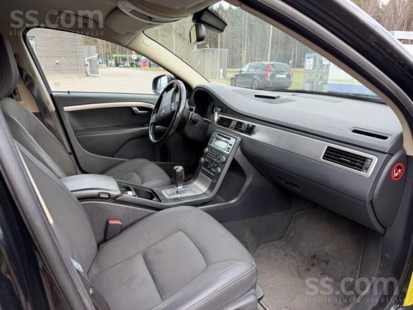 Melns Volvo V70 2008 Talsi, ar dzinēja tilpumu 2.40 L un nobraukumu 379 tūkst. km par 2750 €, foto 8 vietnē AUTOMOTO.COM.LV