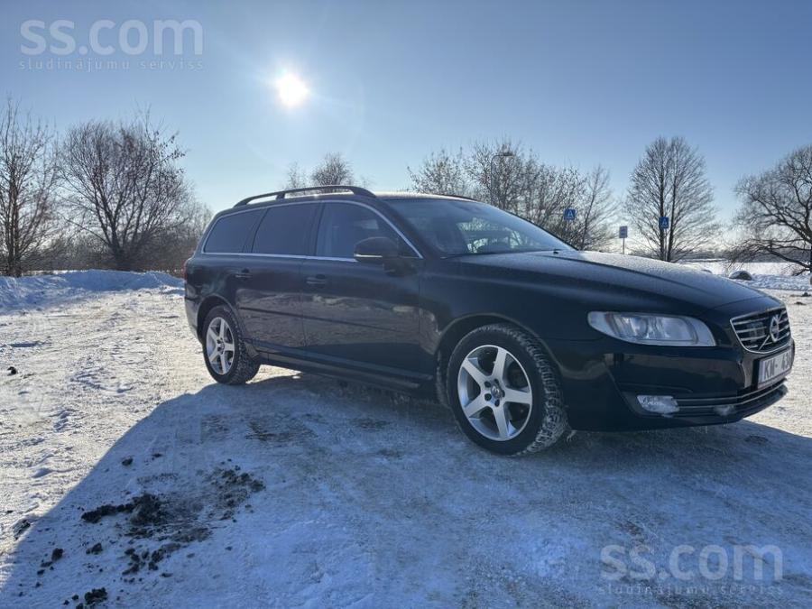 Black Volvo V70 2015 in Riga, with an engine capacity of 2.00 L and mileage of 379 thousand km for 7500 €, photo 2 on AUTOMOTO.COM.LV