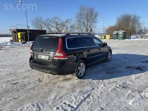 Black Volvo V70 2015 in Riga, with an engine capacity of 2.00 L and mileage of 379 thousand km for 7500 €, photo 3 on AUTOMOTO.COM.LV