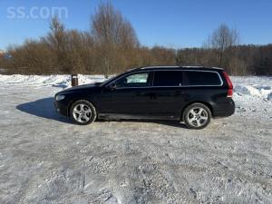 Black Volvo V70 2015 in Riga, with an engine capacity of 2.00 L and mileage of 379 thousand km for 7500 €, photo 5 on AUTOMOTO.COM.LV