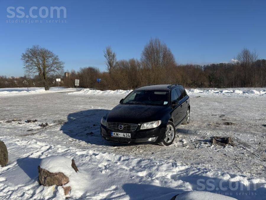 Black Volvo V70 2015 in Riga, with an engine capacity of 2.00 L and mileage of 379 thousand km for 7500 €, photo 6 on AUTOMOTO.COM.LV
