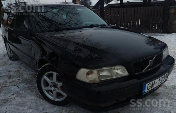 Melns Volvo V70 1998 Rīga, ar dzinēja tilpumu 2.50 L un nobraukumu 468 tūkst. km par 1250 €, foto 1 vietnē AUTOMOTO.COM.LV