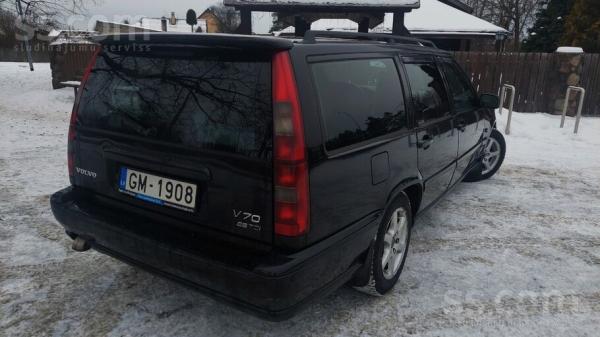 Melns Volvo V70 1998 Rīga, ar dzinēja tilpumu 2.50 L un nobraukumu 468 tūkst. km par 1250 €, foto 5 vietnē AUTOMOTO.COM.LV