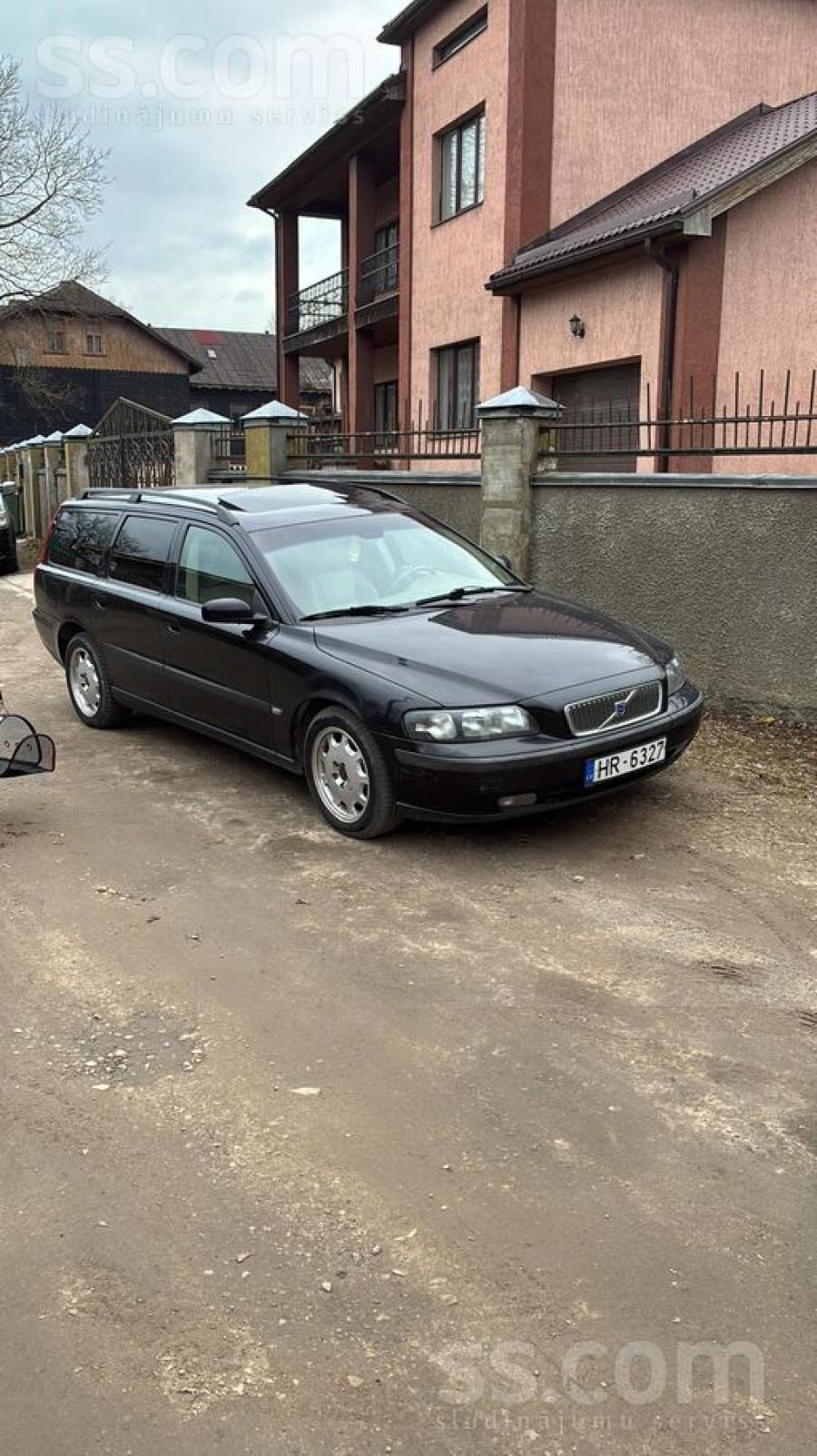 Melns Volvo V70 1998 Valmiera, ar dzinēja tilpumu 2.40 L un nobraukumu 59 tūkst. km par 500 €, foto 1 vietnē AUTOMOTO.COM.LV