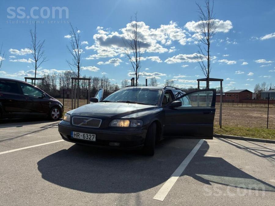 Melns Volvo V70 1998 Valmiera, ar dzinēja tilpumu 2.40 L un nobraukumu 59 tūkst. km par 500 €, foto 3 vietnē AUTOMOTO.COM.LV