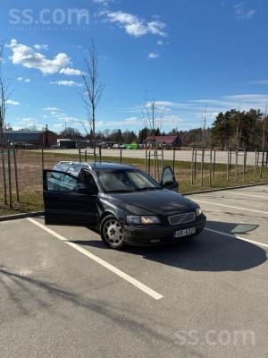 Melns Volvo V70 1998 Valmiera, ar dzinēja tilpumu 2.40 L un nobraukumu 59 tūkst. km par 500 €, foto 4 vietnē AUTOMOTO.COM.LV