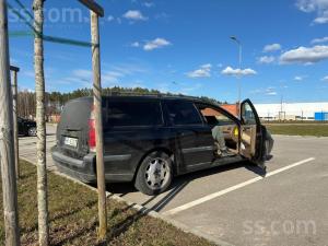Melns Volvo V70 1998 Valmiera, ar dzinēja tilpumu 2.40 L un nobraukumu 59 tūkst. km par 500 €, foto 5 vietnē AUTOMOTO.COM.LV