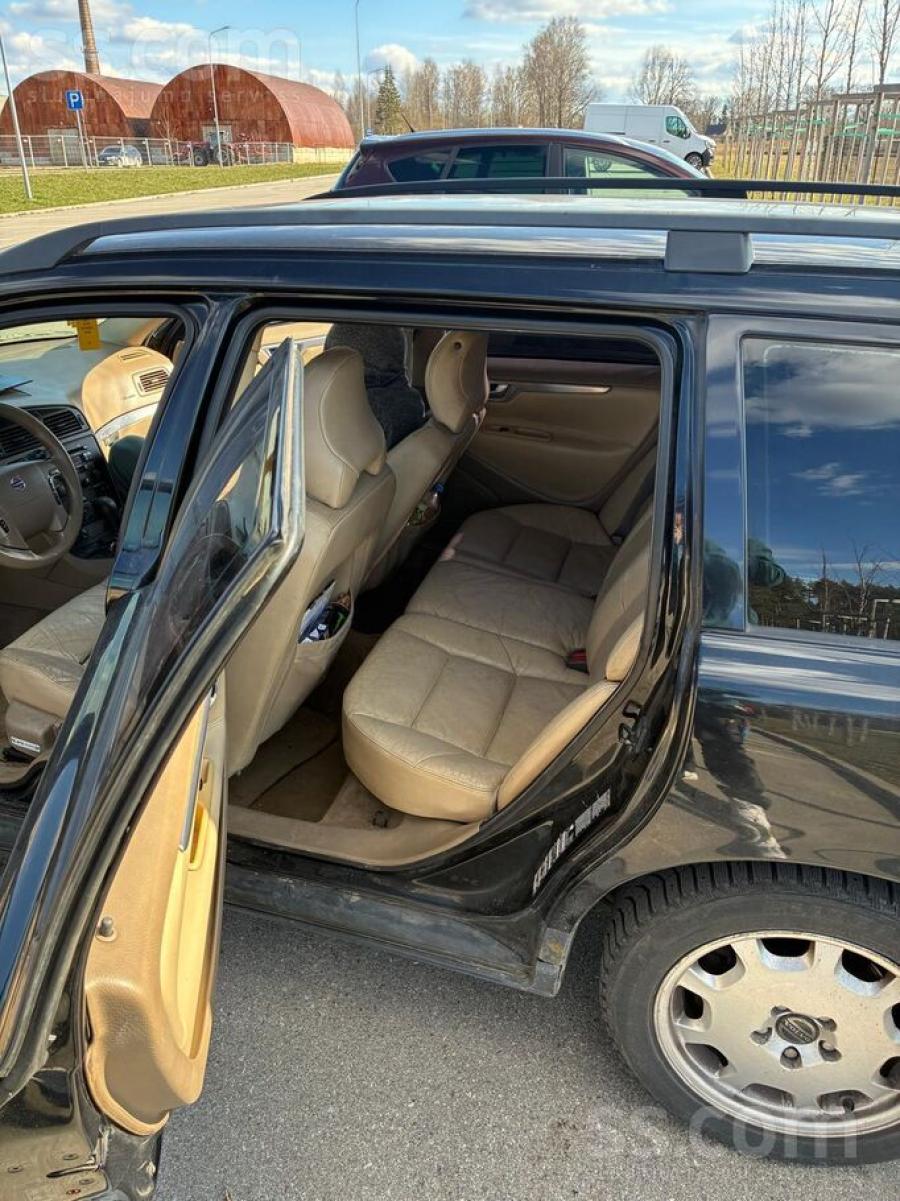 Melns Volvo V70 1998 Valmiera, ar dzinēja tilpumu 2.40 L un nobraukumu 59 tūkst. km par 500 €, foto 7 vietnē AUTOMOTO.COM.LV