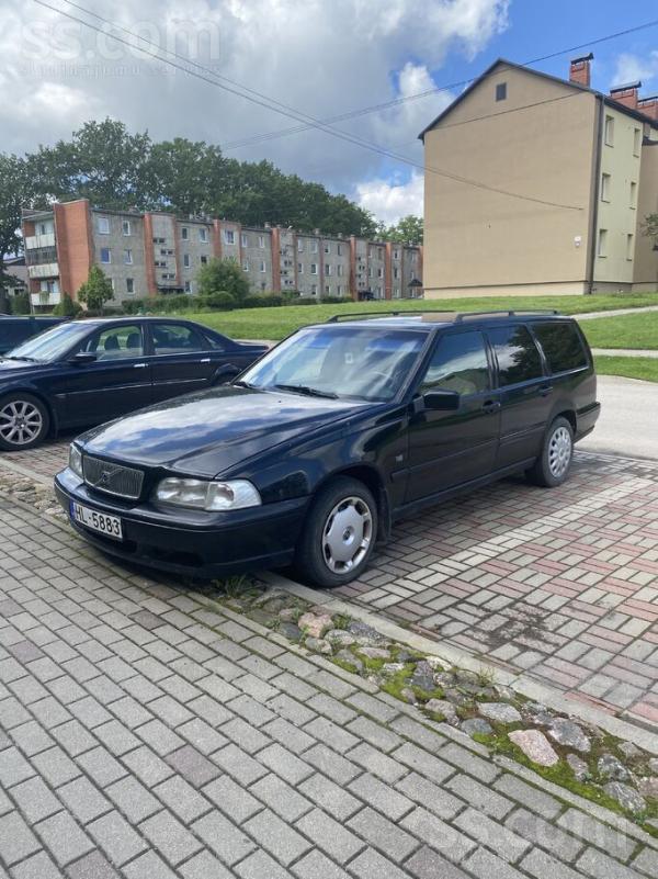 Черный Вольво В70 1998 в Айзкраукле, объемом двигателя 2.50 л и пробегом 267 тыс. км за 1300 €, фото 2 на AUTOMOTO.COM.LV