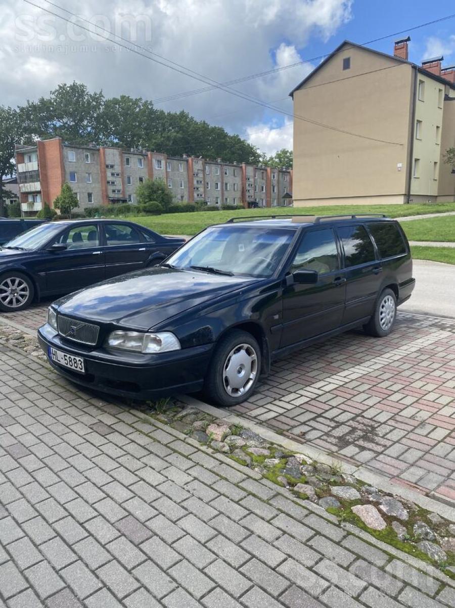 Melns Volvo V70 1998 Aizkraukle, ar dzinēja tilpumu 2.50 L un nobraukumu 267 tūkst. km par 1300 €, foto 3 vietnē AUTOMOTO.COM.LV