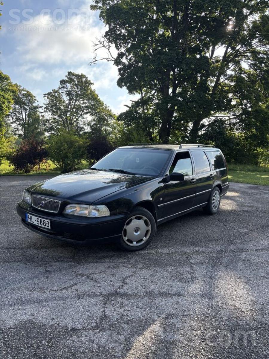 Melns Volvo V70 1998 Aizkraukle, ar dzinēja tilpumu 2.40 L un nobraukumu 255 tūkst. km par 1200 €, foto 1 vietnē AUTOMOTO.COM.LV