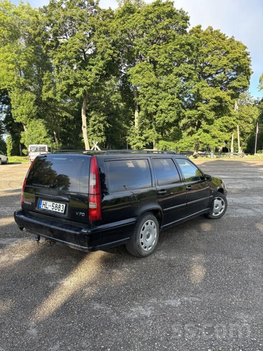 Melns Volvo V70 1998 Aizkraukle, ar dzinēja tilpumu 2.40 L un nobraukumu 255 tūkst. km par 1200 €, foto 4 vietnē AUTOMOTO.COM.LV