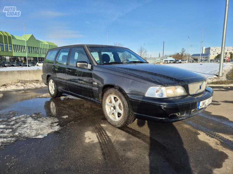 Black Volvo V70 1999 in Kaunas, with an engine capacity of 2.40 L and mileage of 566 thousand km for 400 €, photo 2 on AUTOMOTO.COM.LV