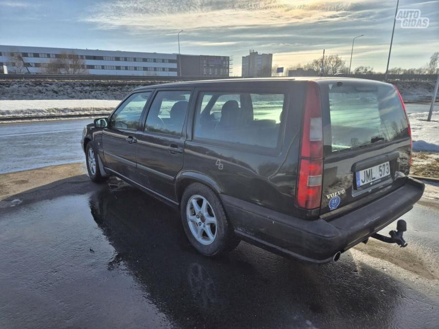 Black Volvo V70 1999 in Kaunas, with an engine capacity of 2.40 L and mileage of 566 thousand km for 400 €, photo 4 on AUTOMOTO.COM.LV