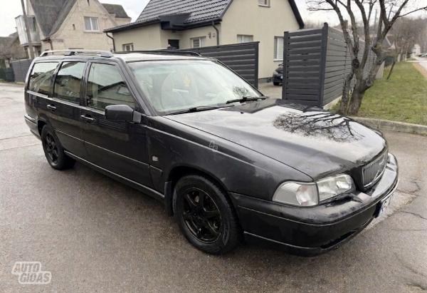 Melns Volvo V70 1999 Kauņa, ar dzinēja tilpumu 2.50 L un nobraukumu 499 tūkst. km par 990 €, foto 3 vietnē AUTOMOTO.COM.LV