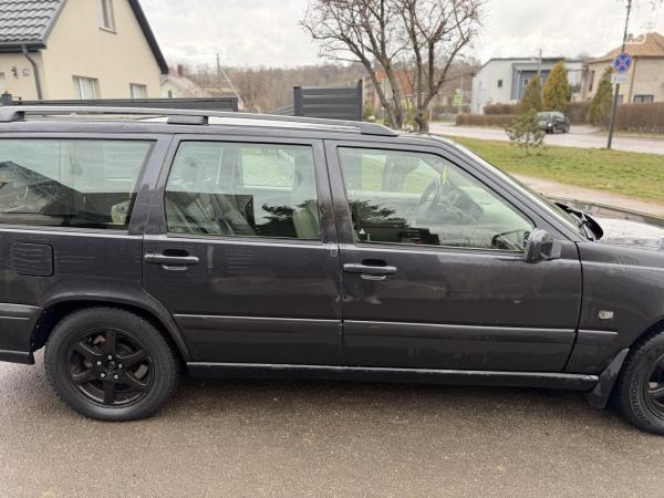 Melns Volvo V70 1999 Kauņa, ar dzinēja tilpumu 2.50 L un nobraukumu 499 tūkst. km par 990 €, foto 4 vietnē AUTOMOTO.COM.LV