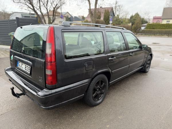 Melns Volvo V70 1999 Kauņa, ar dzinēja tilpumu 2.50 L un nobraukumu 499 tūkst. km par 990 €, foto 5 vietnē AUTOMOTO.COM.LV